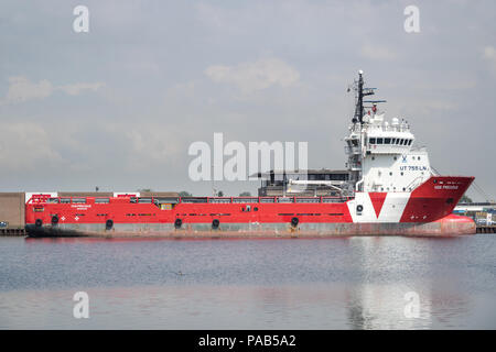 Platform-supply vessel VOS PRECIOUS and Subsea-support vessel VOS SHINE ...