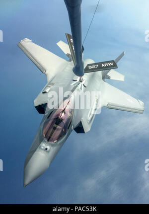 Support Airmen from the 33rd Aircraft Maintenance Squadron assist crew ...