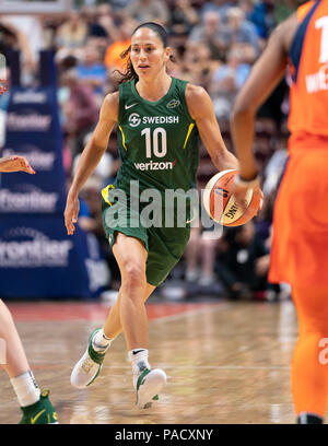 Seattle Storm guard Sue Bird (10) sets up a play during the second half ...