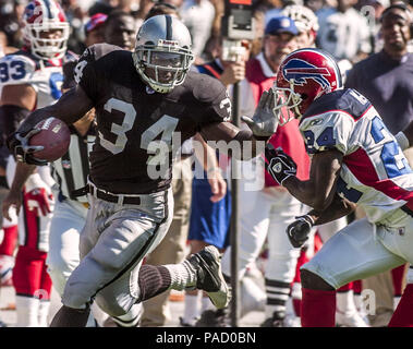Buffalo Bills defensive back Jordan Poyer (21) arrives at the stadium ...