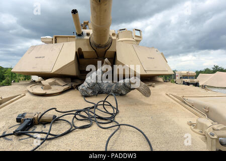 Army Pfc. Harlan Troutman, with the Tennessee Army National Guard’s H ...
