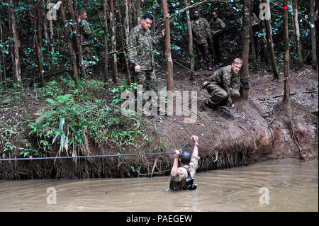 Students at the 25th Infantry Division Lightning Academy's Jungle Stock ...