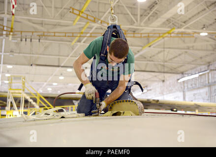B-52H Stratofortress tail number 61-0009, nicknamed "Damage Inc. II ...