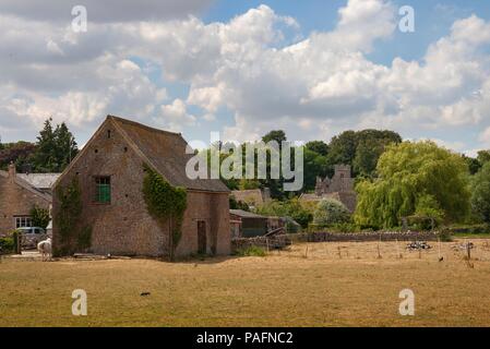 Asthall village, Cotswolds, Oxfordshire, England Stock Photo - Alamy