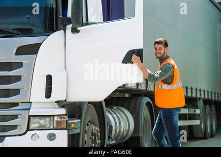 Worker opening door of lorry Stock Photo - Alamy