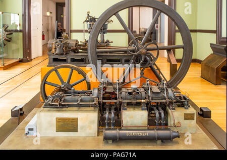 LENOIR ' S ENGINE IN ARTS ET METIERS MUSEUM PARIS Stock Photo - Alamy