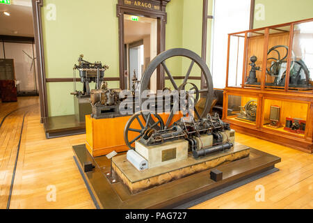 LENOIR ' S ENGINE IN ARTS ET METIERS MUSEUM PARIS Stock Photo - Alamy