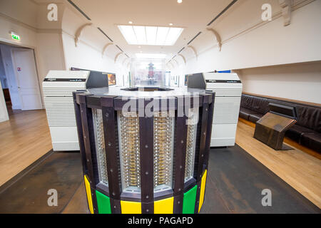 Cray-2 supercomputer, 1985 Stock Photo - Alamy