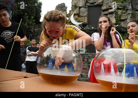 Hangzh, Hangzh, China. 23rd July, 2018. Hangzhou, CHINA-People drink ...