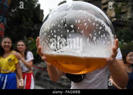 Hangzh, Hangzh, China. 23rd July, 2018. Hangzhou, CHINA-People drink ...