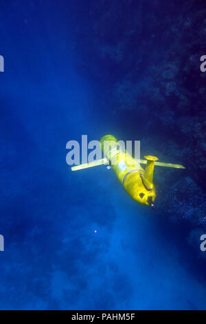 Slocum ocean glider (autonomous underwater oceanographic instrument ...