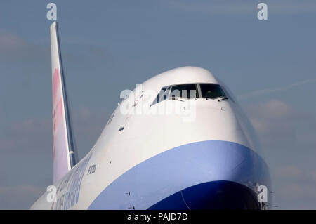 nose and windshield of a Boeing 747-400 Stock Photo - Alamy
