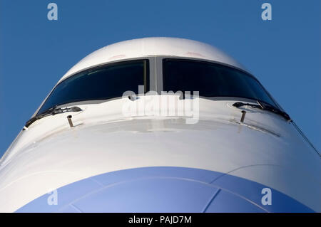 nose and windshield of a Boeing 747-400 Stock Photo - Alamy