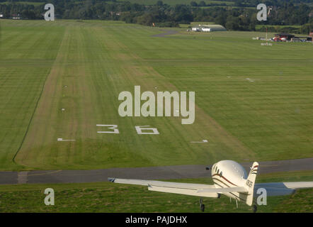 Farnborough F1 Kestrel prototype on final approach to runway 03 at ...
