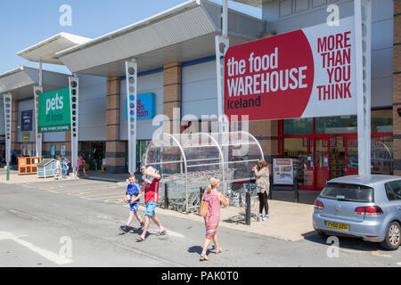 Kingsway Retail Park, Rochdale, OL16 5AF Stock Photo - Alamy