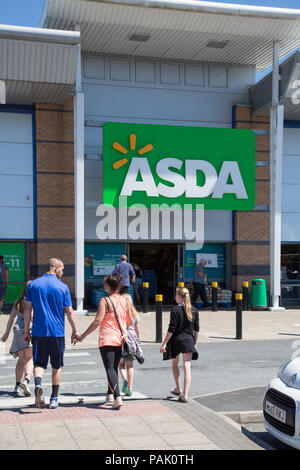 Asda Supermarket, Kingsway Retail Park, Rochdale Stock Photo - Alamy