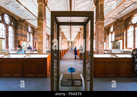 Ostro Stone, Minerals Gallery, Natural History Museum, London, England ...