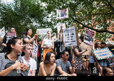 Home Office sign. 2 Marsham Street office building in the City of ...
