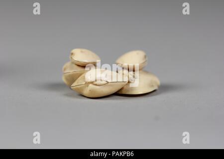 Netsuke of Clam Shells 18th century Formerly Attributed to Garaku ...