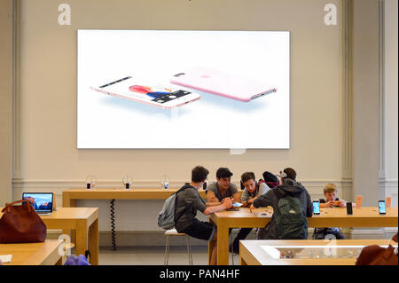 FLORENCE, ITALY - MAY 6, 2016: Apple store at the Piazza della ...