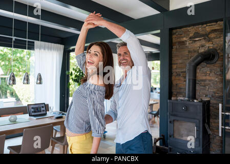 Happy dancing couple at home Stock Photo - Alamy