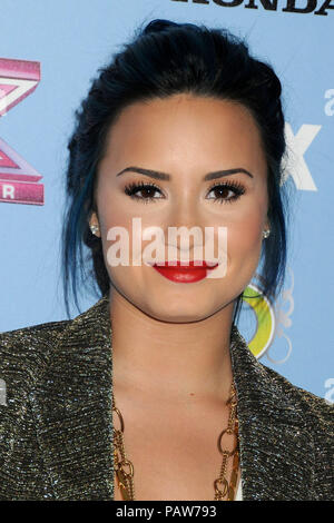 2 November 2013 - Los Angeles, California - Julie Chen. LACMA 2013 Art ...