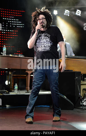 MIAMI FL - JULY 30: Adam Duritz of Counting Crows performs at Bayfront ...