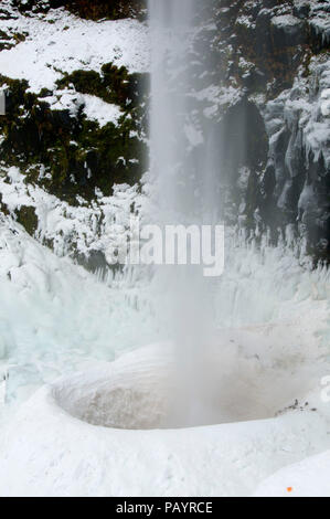 Watson Falls in the Umpqua River Valley, Oregon Stock Photo - Alamy