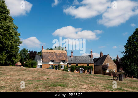 Cottages on The Green in the hot dry summer of 2018, Creaton ...