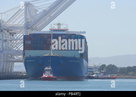 The COSCO SHIPPING New Panamax Container Ship, COSCO FORTUNE, Entering ...