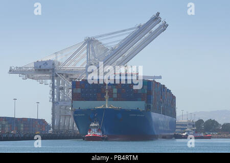The COSCO SHIPPING New Panamax Container Ship, COSCO FORTUNE, Entering ...