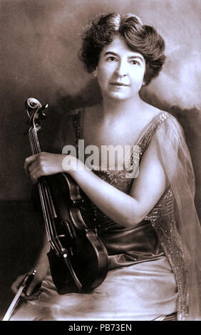 Maud Powell was a pioneering American violinist, known for her ...