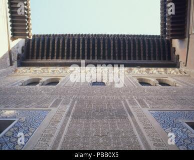 PALACIO COMARES - FACHADA. Location: ALHAMBRA-PALACIO DE COMARES ...