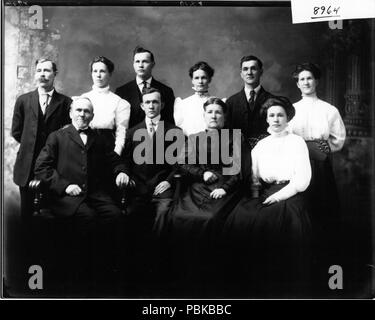Group portrait of O. F. Garrod family 1909 (3191773997 Stock Photo - Alamy