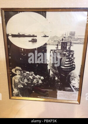 Launch of the second USS Ludlow June 9,1918 Stock Photo - Alamy