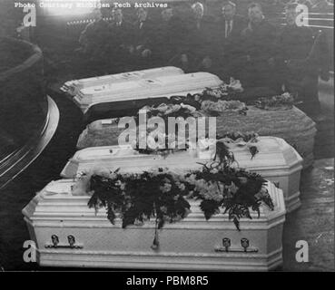 817 Italian Hall disaster funeral procession - 1913 Stock Photo - Alamy