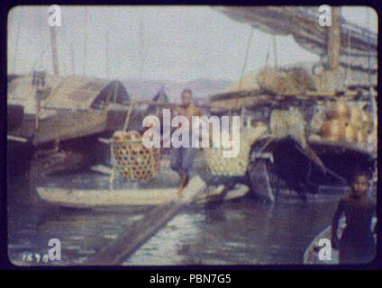Merchants trading from large riverboats Stock Photo - Alamy