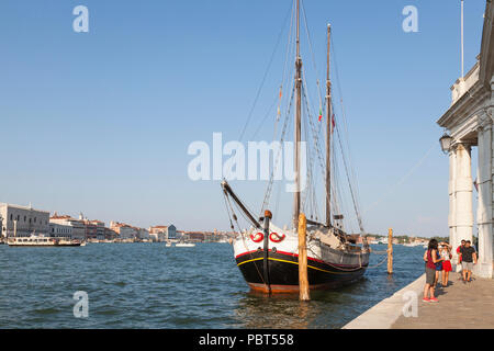 Trabaccolo (lugger), IL NUOVO TRIONFO, largest classic Adriatic boat in ...