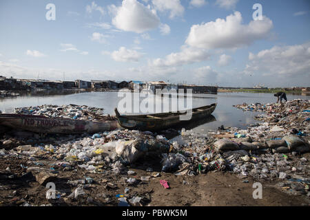 Monrovia, Liberia. 30th May, 2018. A man sifts through rubbish looking ...