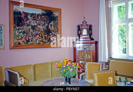 Im Haus Merfeld der Familie von Croy in Dülmen, Deutschland 1981. At ...