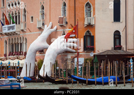 Hands, Grand Canal, Venice, UNESCO World Heritage Site, Veneto, Italy ...