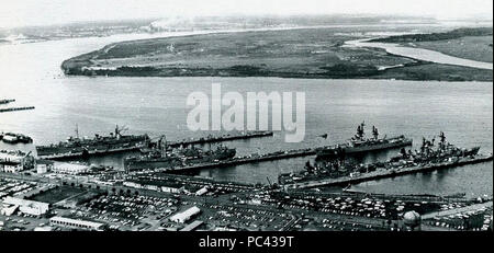 Aerial photo of the US Charleston Naval Shiyard in 1941 Stock Photo - Alamy