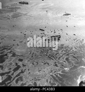 USS Mount Hood (AE-11) explosion Stock Photo - Alamy