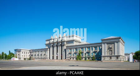 Opera and ballet building on Kuibyshev square in Samara, Russia Stock ...