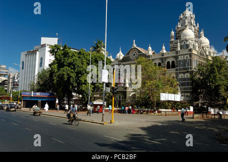 Churchgate station and western railway headquarter building Mumbai ...