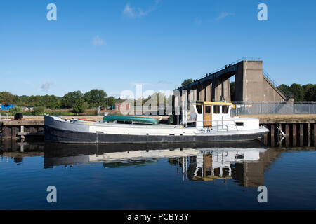 Colwick Sluice Gates on the River Trent in Nottingham, Nottinghamshire ...