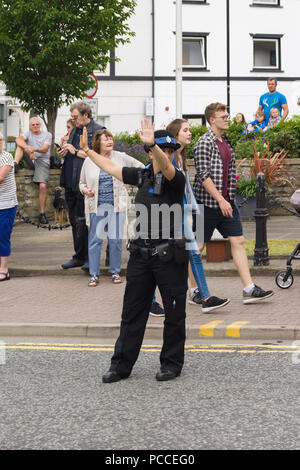 A police officer and PCSO on duty at the Chelsfield Village fete Stock ...