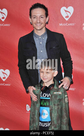 Chester Bennington, Talinda Bennington, Tyler Lee Bennington arriving ...