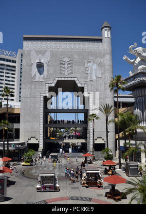 INTOLERANCE 1916 silent film by D.W.Griffith. Scene from the Babylon ...