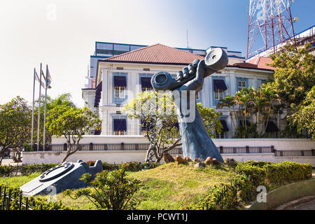 Statue of a phone in a hand, Colombo, Sri Lanka Stock Photo - Alamy
